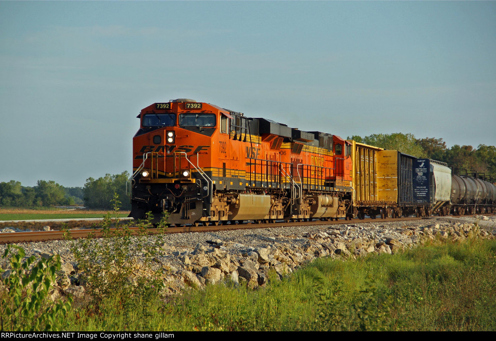 BNSF 7392 heads the 836 local Nb thur Old Monroe MO.